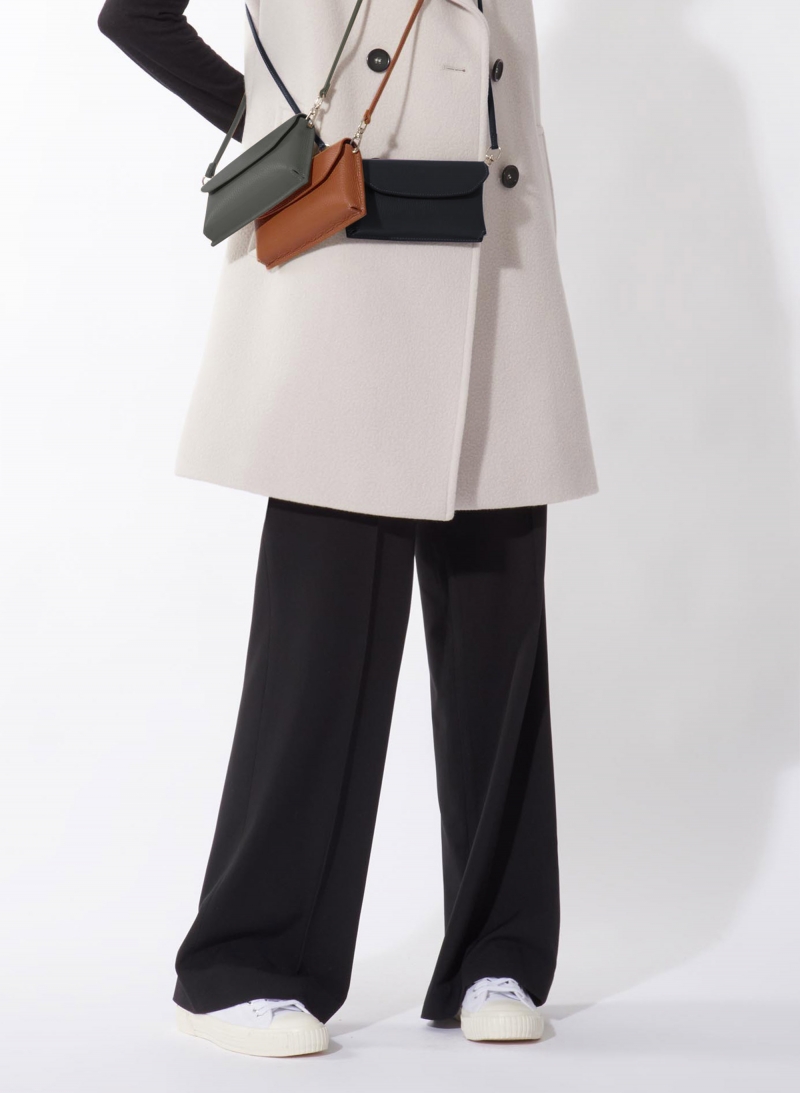 Black genuine leather phone bag | Cinzia Rocca